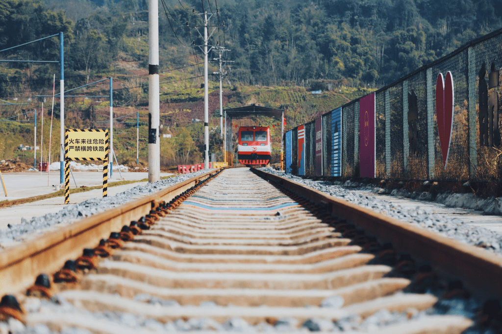 Surprise! Trains can “run” in this institute!_the