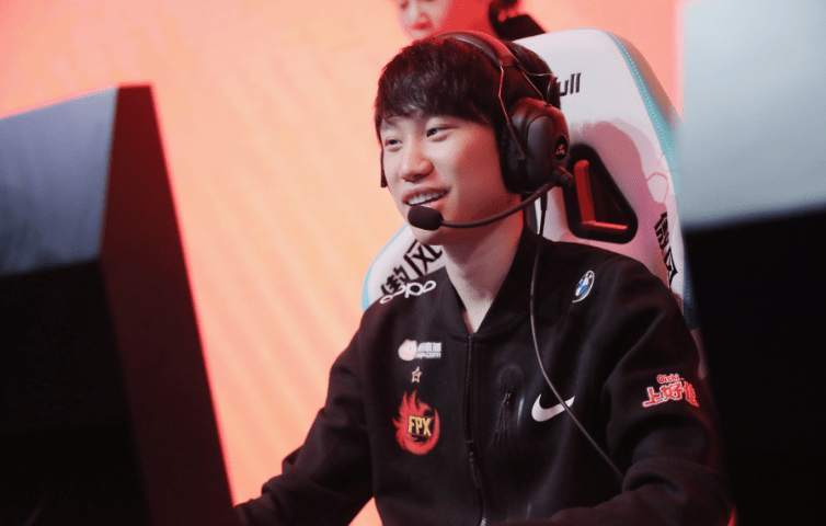 Nuguri点评FPX队友：LWX最难形容，刘青松长得很帅_Doinb