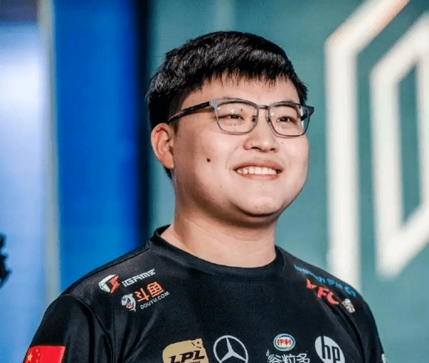 Uzi脱离RNG加入PDD公司！网友：再见，合同的神_战队