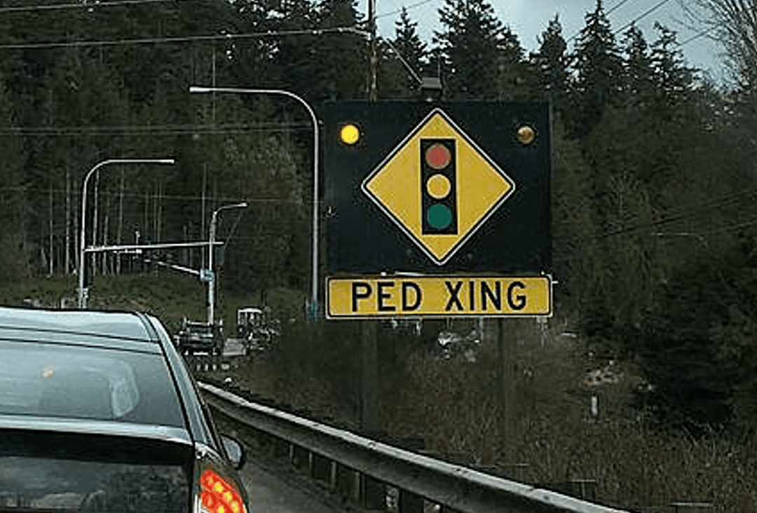 国外常见的“Ped Xing”路标，不是“派大星”，别理解错了！_动物