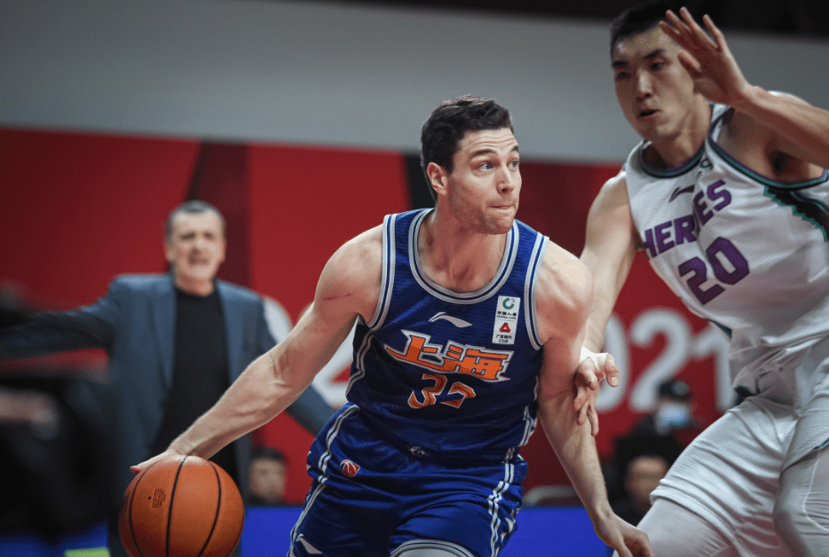 CBA排名新局面，新疆独一档，劲旅7连胜追辽宁，马布里陷危机_比赛