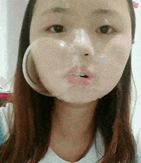 搞笑GIF：妹子，你这也不怕丢人，喜欢就去买，顺人家的_老鹰