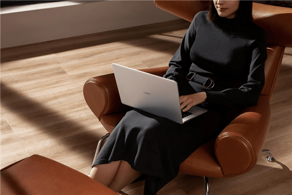 行业罕见OLED大师屏！小米笔记本Pro 15增强版上架：6499元起_屏幕