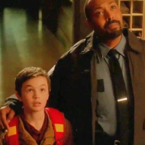 小“闪电侠”演员因吸毒过量去世，年仅16岁_Marlyse