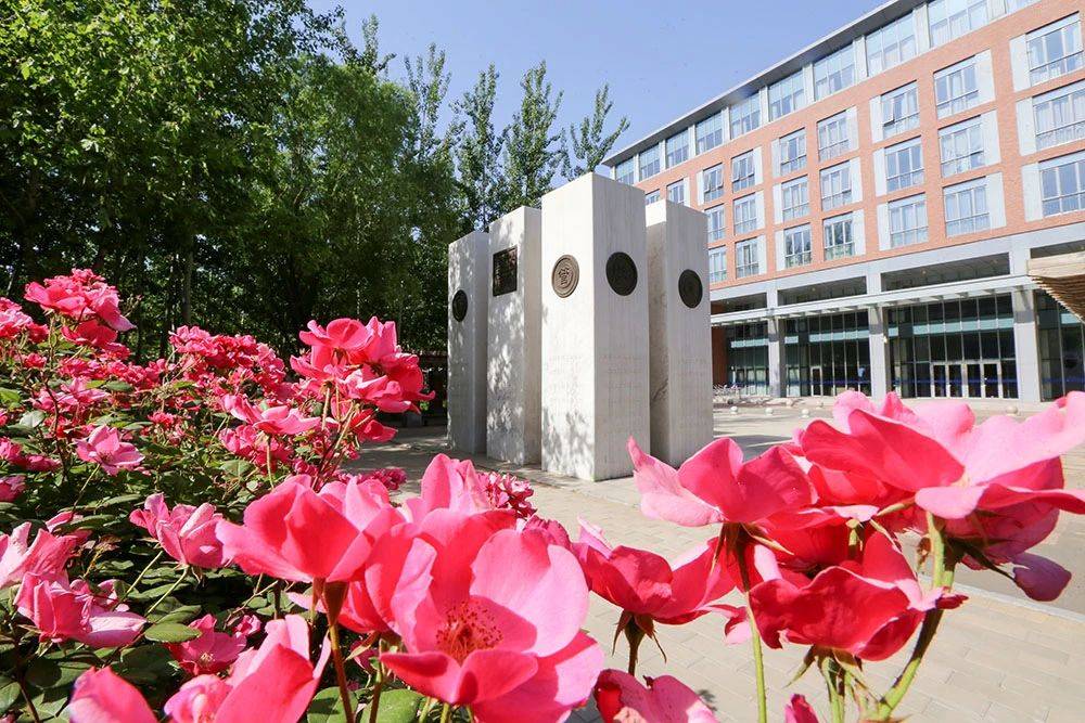 @全体CUEB萌新们！快来看看首经贸朋友圈_级新生