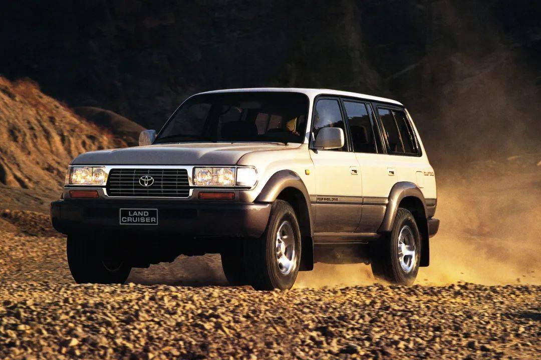有路就有丰田车，其辉的陆地巡洋舰LC80测评_搜狐汽车_搜狐网