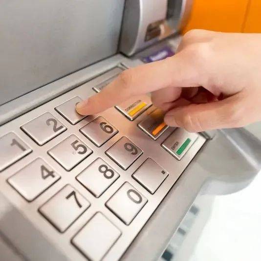 为什么ATM机的键盘都是金属的？真相居然是......_铁氧体