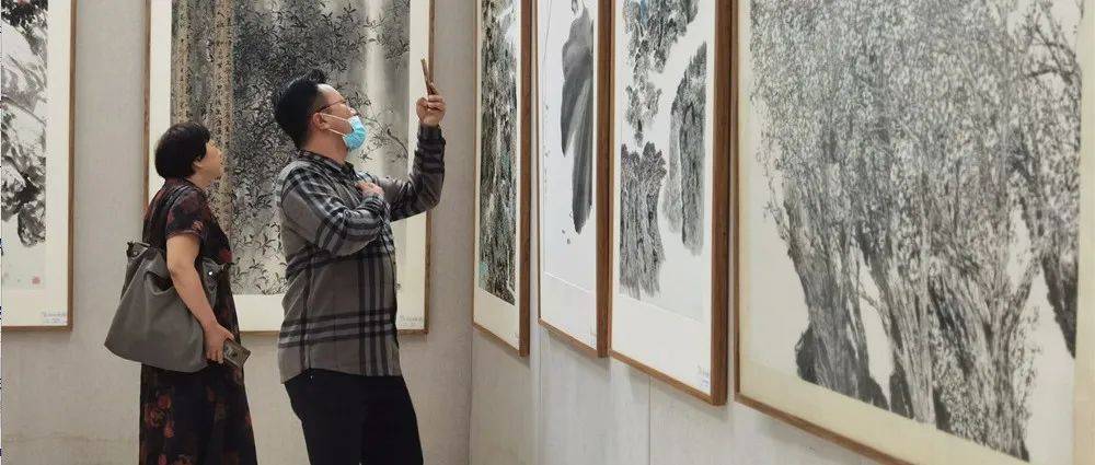 彩笔为梁 瀚墨为桥丨看双、温艺术家热忱描绘“柳河流彩”~_温江