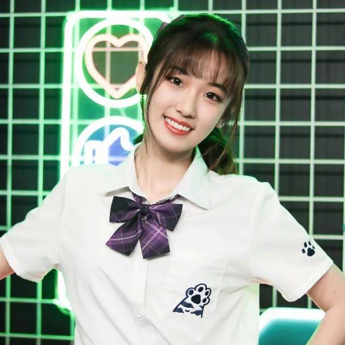 超越余霜的女神？LPL“三语女解说”火到海外，DOTA2海涛：羡慕了_夏安