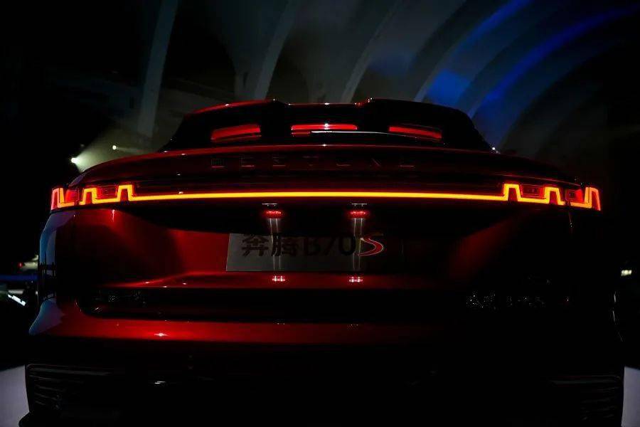 定位跨界SUV，轴距达2750毫米，一汽奔腾全新B70S首发亮相_搜狐汽车_搜狐网