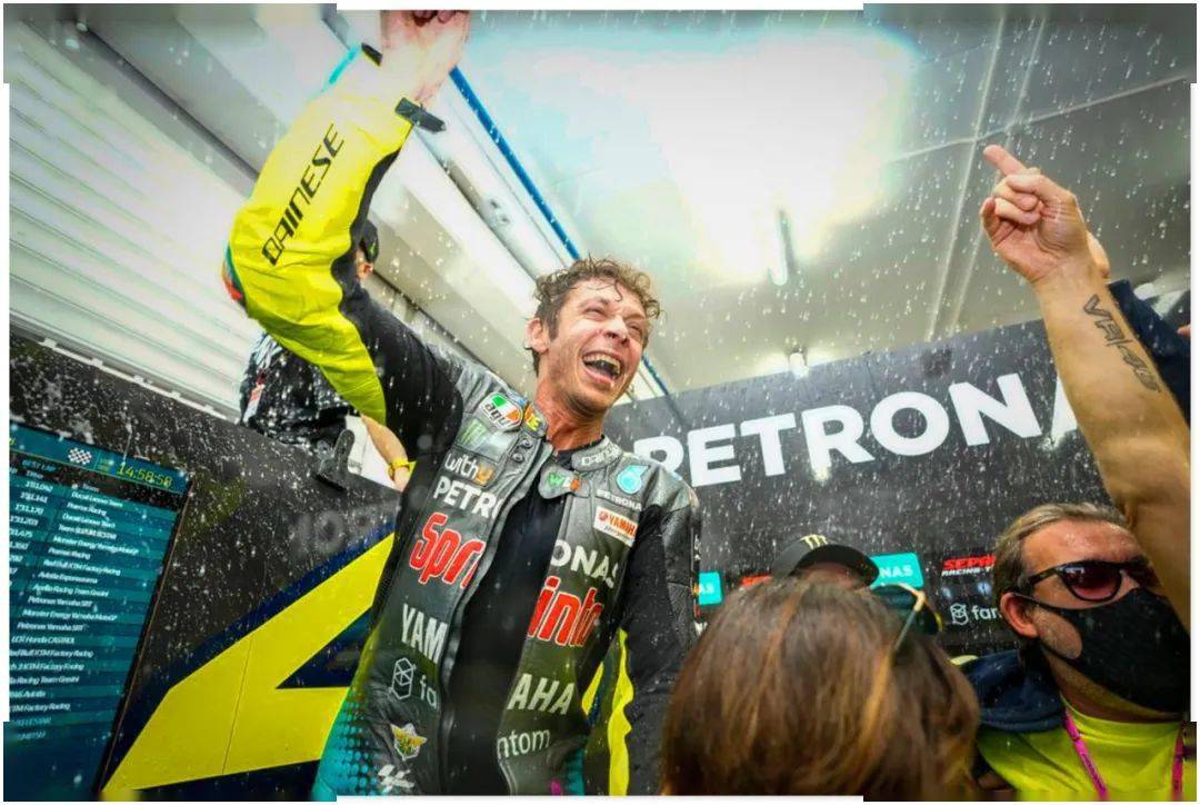 [ MotoGP ] 职业生涯 26 年、9 次世界冠军，Valentino Ross 再好不过的生涯谢幕……_比赛
