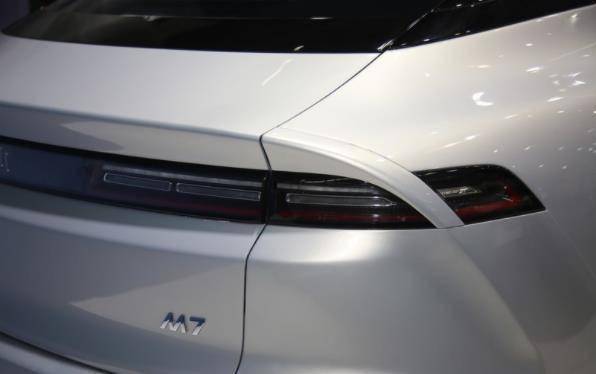 挑战特斯拉，威马M7亮相车展，光车长近5米，全车三颗激光雷达_搜狐汽车_搜狐网