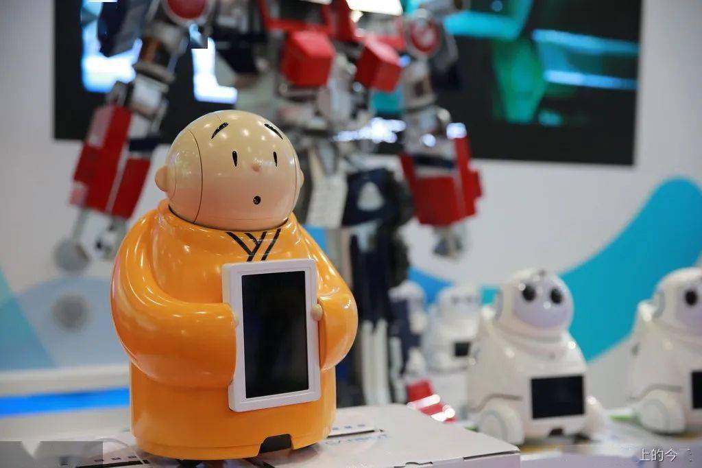 FTP 作者出生；Alicebot 诞生；世界机器人大会 | 历史上的今天_Elias