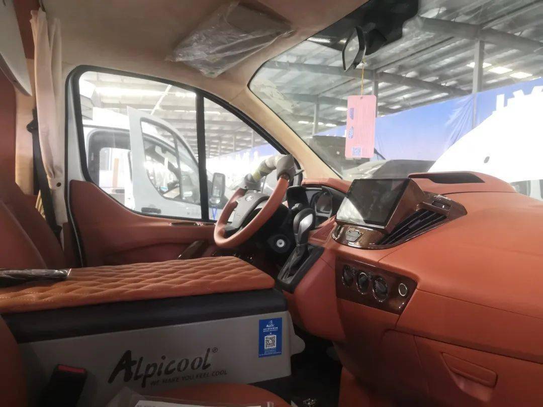 12.10 南京房车展：搏创低顶商旅版V362 升降顶＋航空座椅 可下地库的房车正式上市！_搜狐汽车_搜狐网