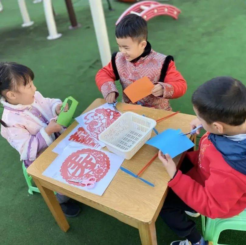 剪纸走进幼儿园，孩子们用“童心”玩转传统艺术_陈爱莲_活动_大桥街道
