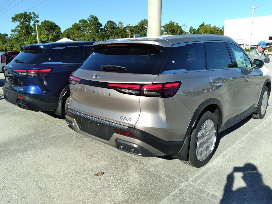 大批QX60新车亮相！气场不逊途锐，国产换装2.0T，比X5接地气_搜狐汽车_搜狐网