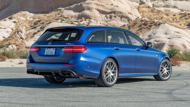 豪华性能旅行车的巅峰对决：哪个才是站在顶峰的强者？_搜狐汽车_搜狐网