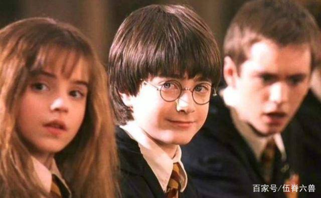 JK罗琳坦诚遗憾：没让哈利波特和赫敏在一起，他们才应该是一对_罗恩_金妮_系列