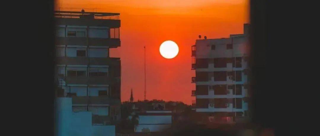 记住：太阳“从东方”升起不是 from 而是in the east！为什么？_sun_英语_大写