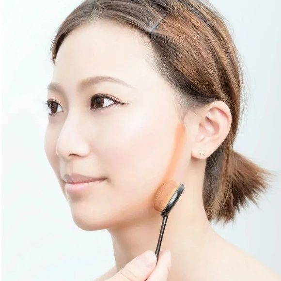 化妆师都不会告诉你的,实用化妆小技巧口红位置脸部