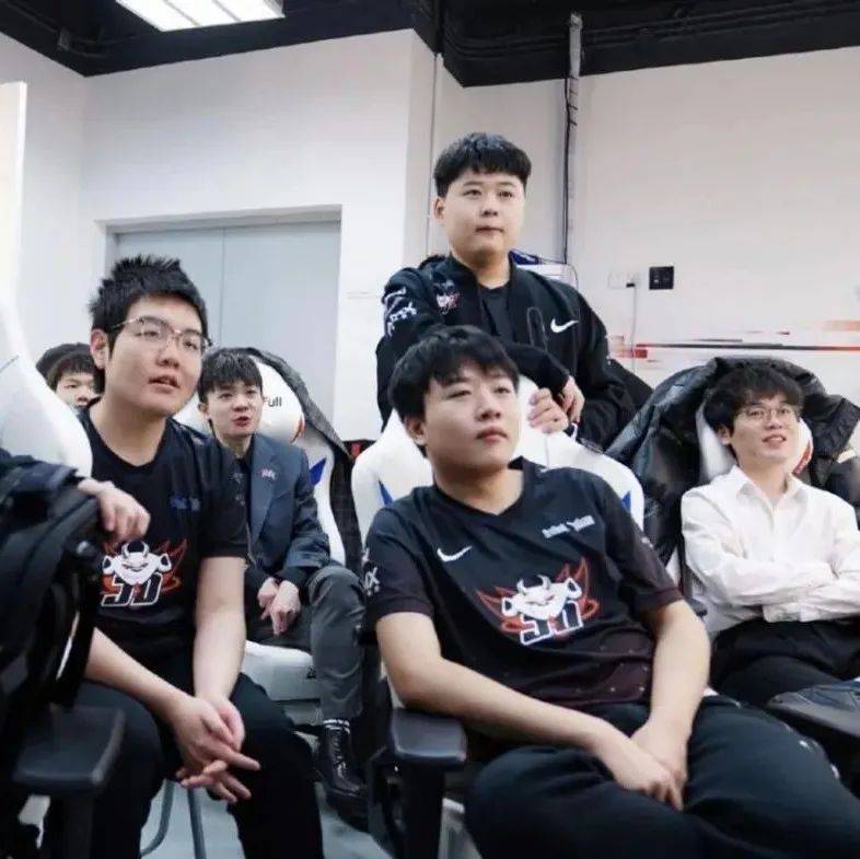 369改ID为“不玩酒桶”，结果连玩三局还遇到了Karsa，被强行带赢_Zoom_观众_Cube