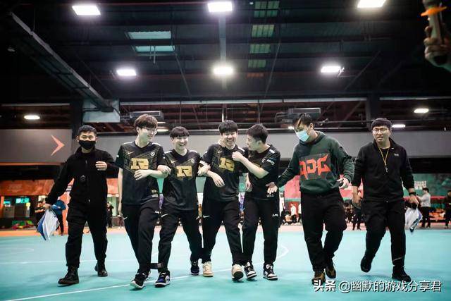 突发事件！LPL选手运动会Zwuji不慎摔倒！手术康复需要3个月_活动_进行了_Bin