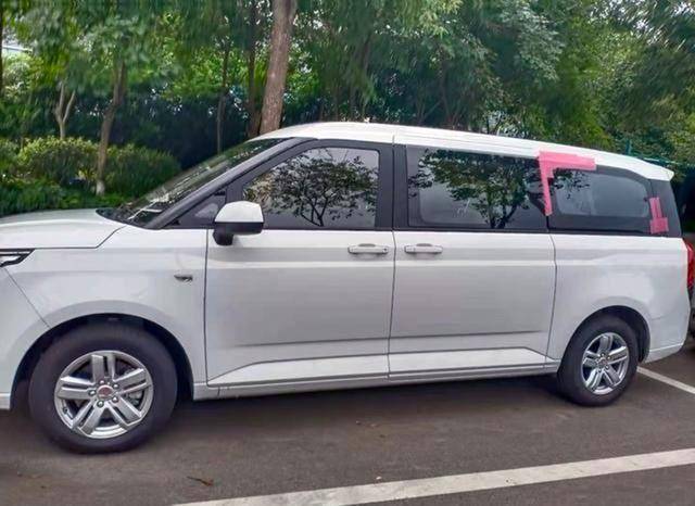 五菱征程实车曝光，双侧滑门，轴距3180mm，搭载1.5T动力_搜狐汽车_搜狐网