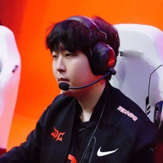 Hope超神，JDG拿下新赛季首胜！Kanavi尽显野核本色_Homme_比赛_选手