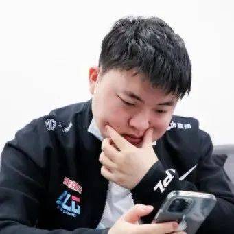 BLG不敌IG，教练BP被质疑，Uzi两场战绩16-7，状态不错_比赛_weiwei_上野