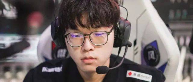 海外网友热议RNG击败LNG：Ale打得像369！到底是Bin强，还是格温太强_-bin_比赛_英雄