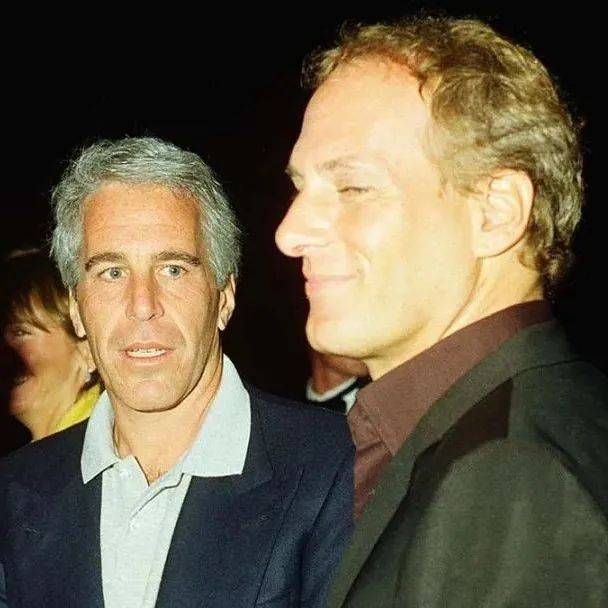 给“纽约淫魔”拉皮条的同伙狱中离奇“自杀”！同种死法, 同样没监控！_Esptein_Brunel_Epstein