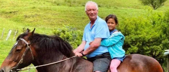 新西兰出现毒酒谋杀案！67岁男子死亡，家中信箱被投毒_Davan_David_警方