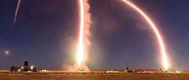 用 Python 实现了导弹自动追踪！_pygame_时间_vt