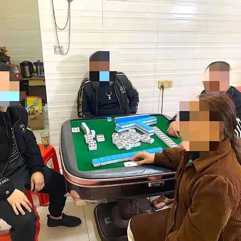 胡闹！疫情期间聚众打牌，多人被抓！毛某防控公安局