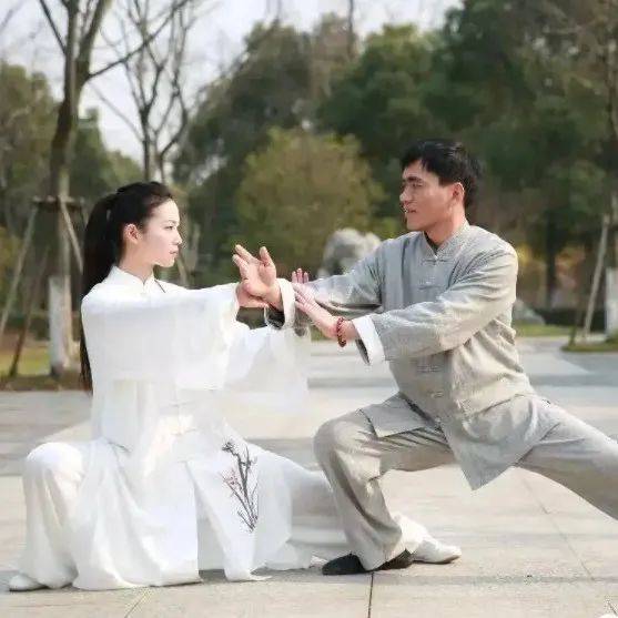 为什么要 慢”练太极拳，这篇文章说得很好！建议转发！动作全身虚实