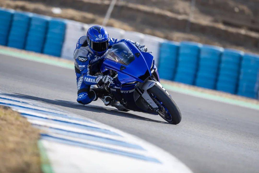 天上飞机，地上R1？YAMAHA YZF-R1的七种智慧_搜狐汽车_搜狐网