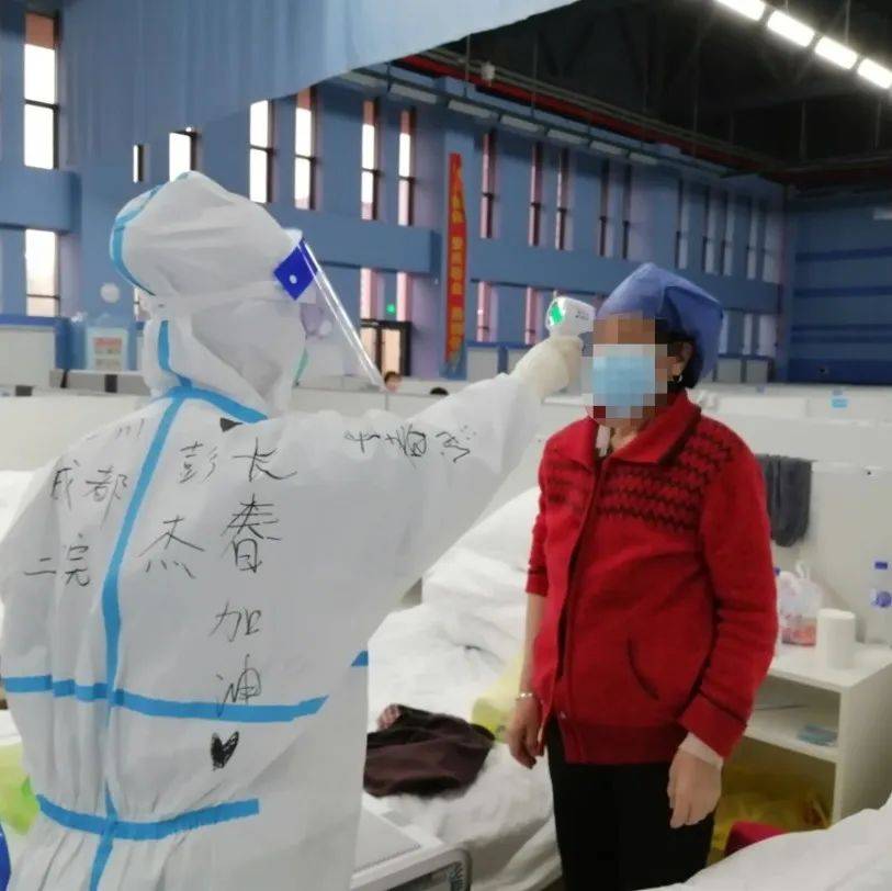 仁济故事丨战胜疫情，用爱暖人心_方舱_吉林_老人