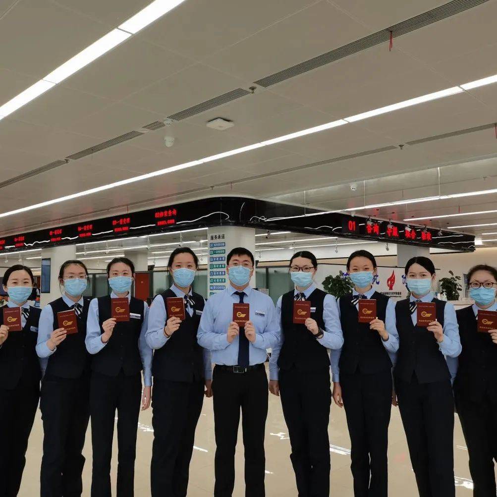 青岛高新区行政审批服务部首批政务服务综合窗口办事员“持证上岗” 标准化 培训 服务
