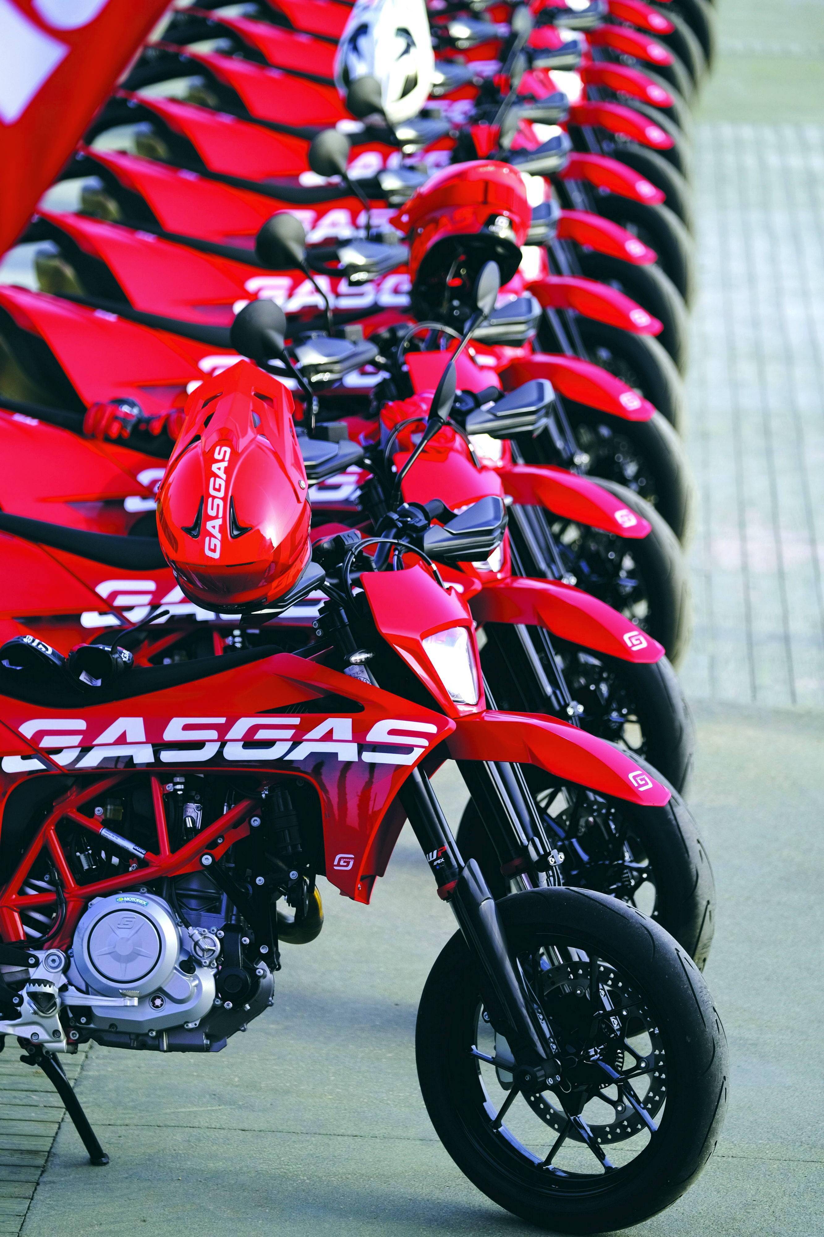 GasGas 公路越野 SM700 户外特写_搜狐汽车_搜狐网