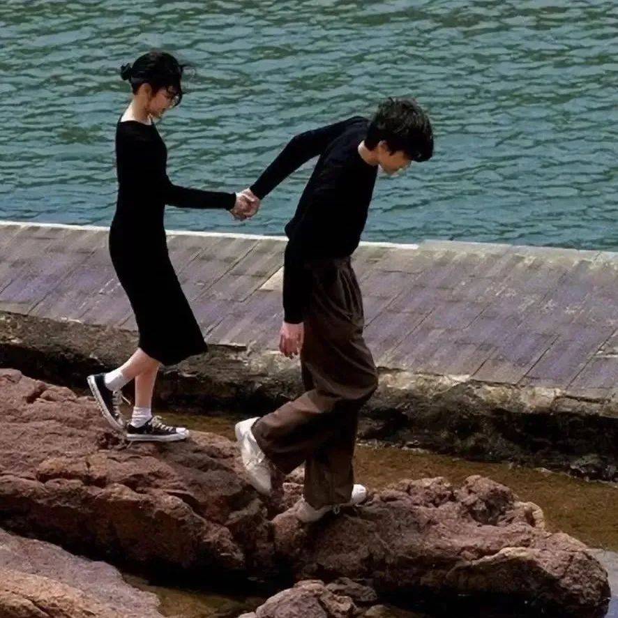 留长发吧,在风吹动的时候,把心也吹动。孤岛潮汐樱花