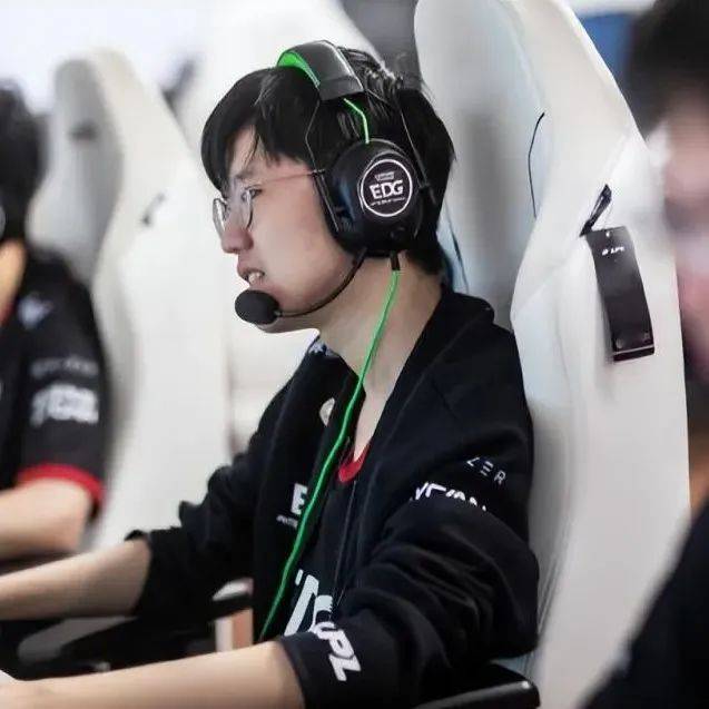 JDG二比零轻取EDG，Hope先斩阿水再挑Viper，冠军AD就这？_比赛_池是_连四强