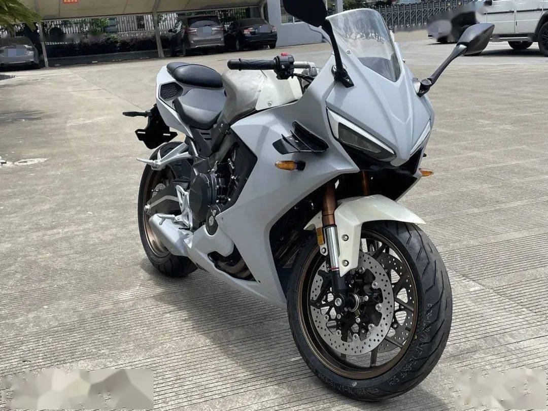 抄完川崎抄本田，嘉爵800cc四缸仿赛工程车曝光。本田CBR650R：糟了，我成替身了？_搜狐汽车_搜狐网