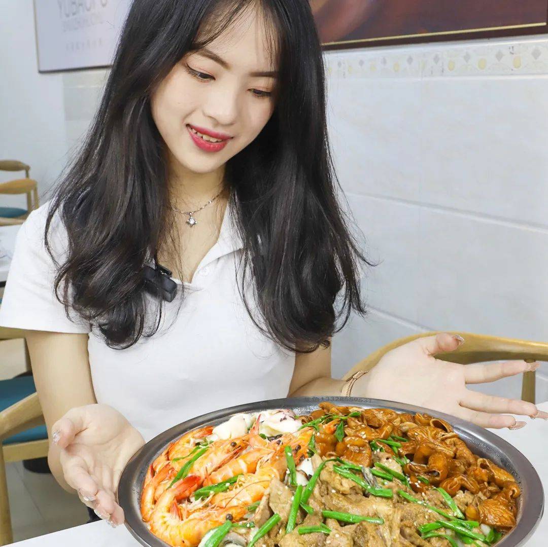 号称晋江巨BIGGGG「大盆水煮鱼」来了！盆比我头都大，吃撑5人！每天排队！_福利_宝龙_活动