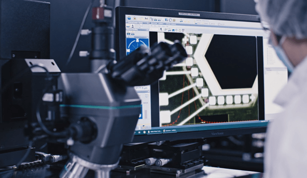 全球首款Micro LED AR隐形眼镜成功入眼测试_Mojo_Lens_Vision