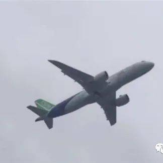 最大航程超5500公里！国产大飞机C919首次在郑州起降_中国_客机_制造