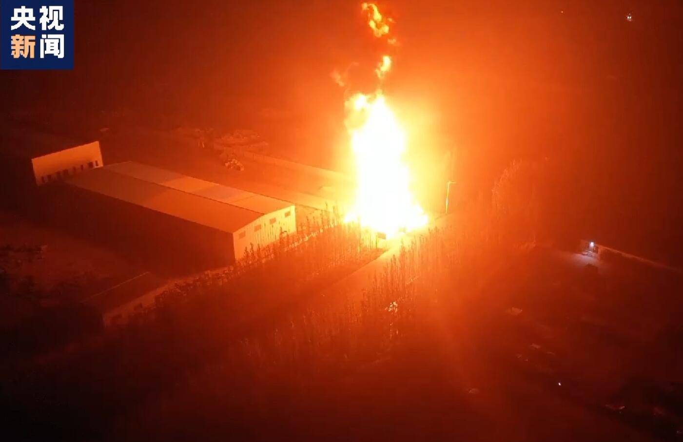 青海格尔木发生一起油罐车起火爆炸事故,2人受伤 侦察 新闻 东海