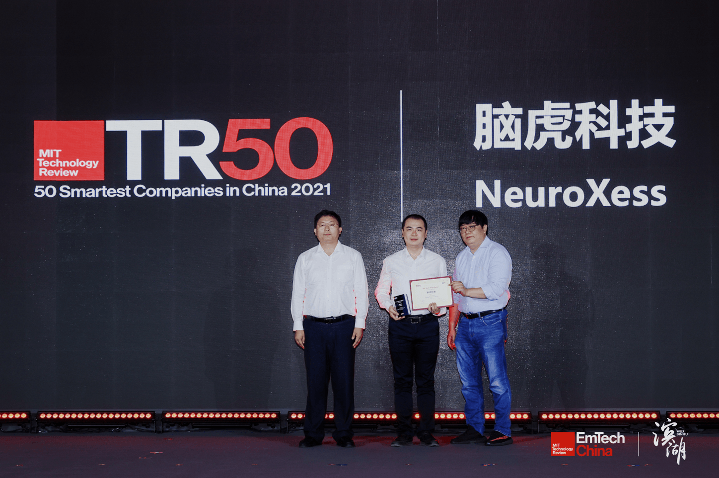 凭借微创植入式柔性脑机接口技术 脑虎科技荣登MIT TR50榜单_陶虎_高通量_公司