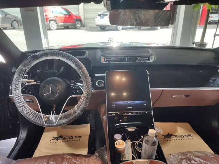 奔驰21款S400 S450升级主动式环境氛围灯，跑马灯更绚丽_搜狐汽车_搜狐网