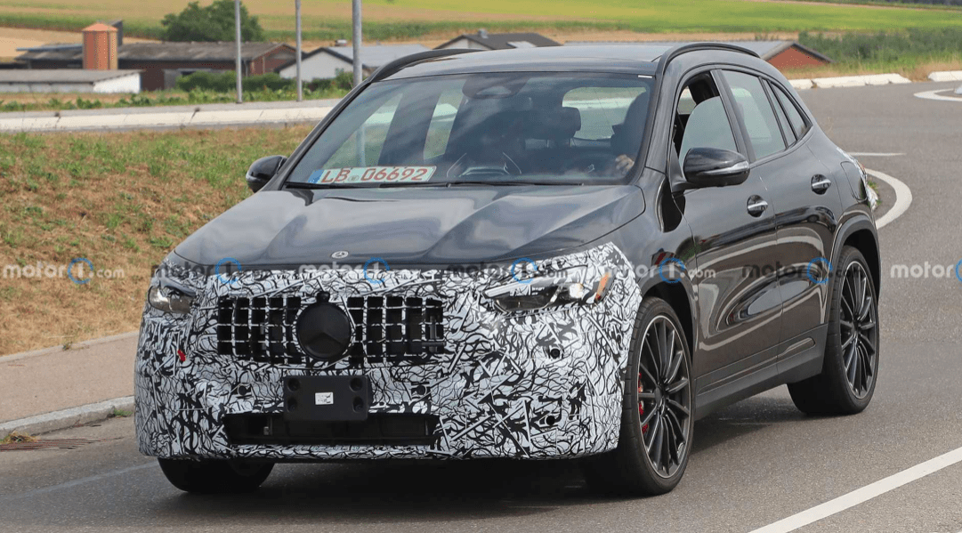 新款奔驰AMG GLA 35海外谍照曝光，或搭2.0T+48V轻混，明年上市_搜狐汽车_搜狐网
