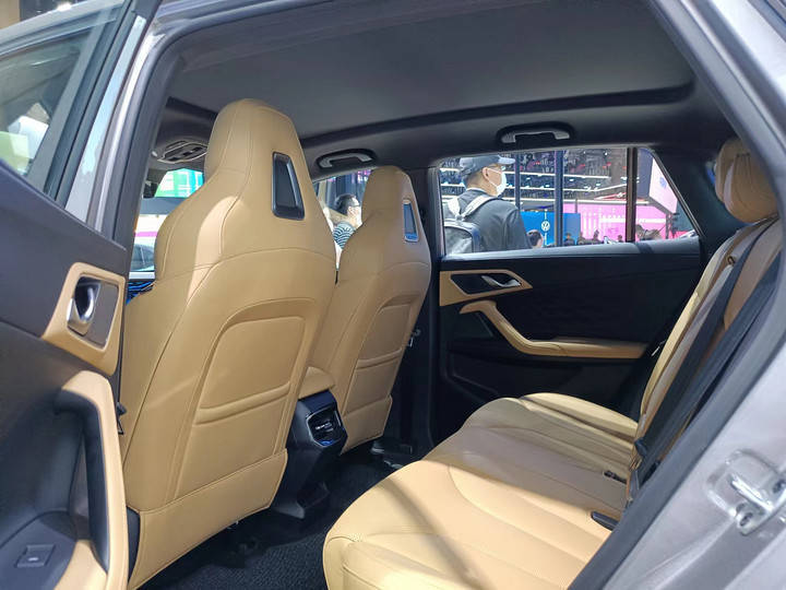 双联屏左右可移380mm/内置8155芯片，荣威全新eRX5正式亮相_搜狐汽车_搜狐网